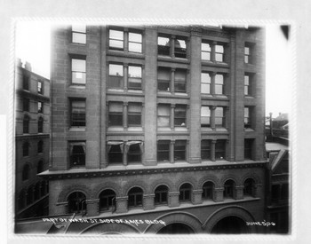 Part of Washington St. side of Ames Building, Boston, Mass., June 5 ...