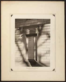 Main entrance of the Redwood Library and Athenaeum | Historic New England